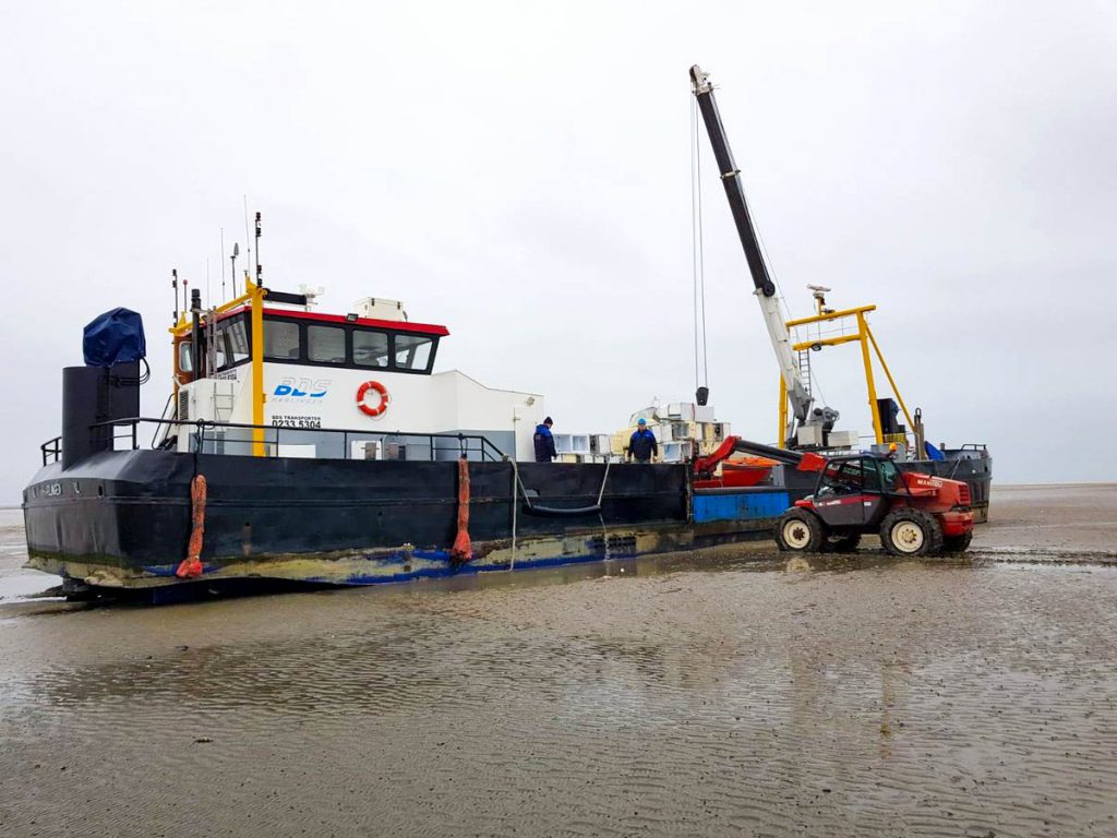 Berging aangespoelde containers en inhoud op de Waddenzee – BDS Harlingen